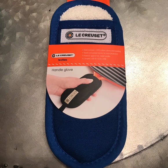 Le Creuset | Kitchen | Le Creuset Handle Mitt | Poshmark